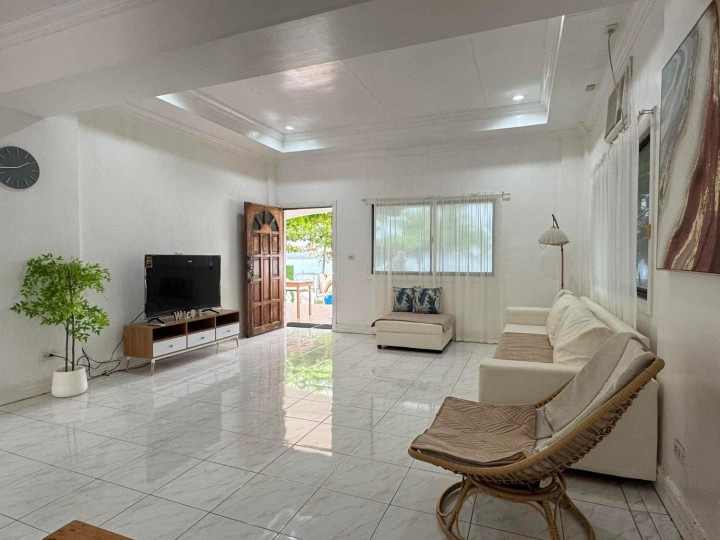 Beachfront House In Dahican - Mati
