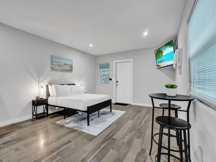 Coastal Charm Studio Beach House In Pompano Beach - Pompano Beach, FL