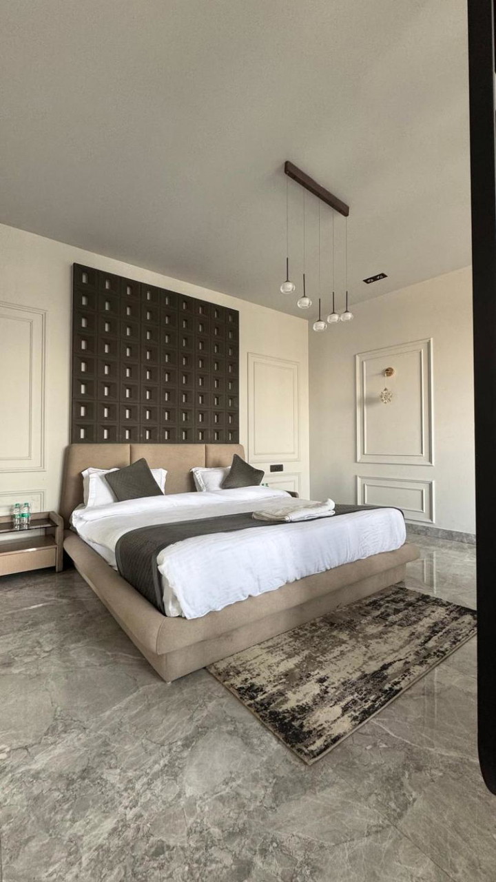 The Luxury Penthouse - New Delhi Indira Gandhi Airport (DEL)