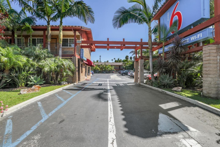 Motel 6 Carlsbad, Ca- North - Vista, CA