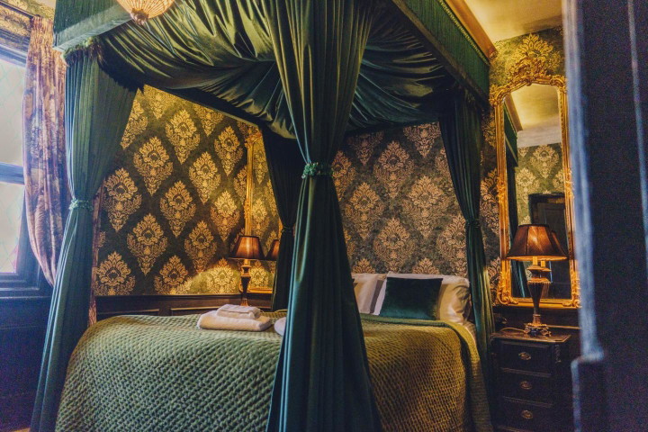 101 House At The End. Witchcraft & Wizardry House - York