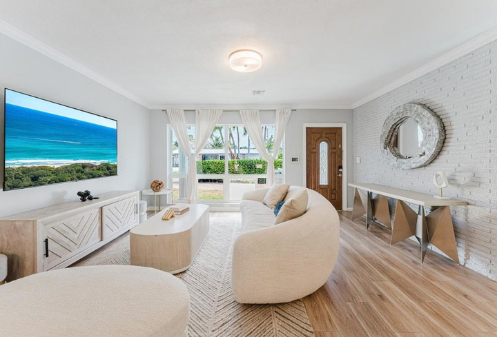 Tropical Oasis 3br - Pool, Hot Tub & Large Yard - Deerfield Beach, FL