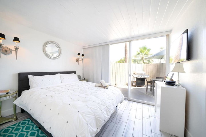 Mid-century Modern Gem With A Bbq Patio - Palm Springs, CA