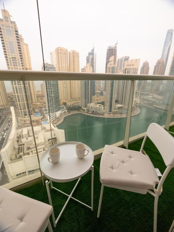 Wonderful 2bd With Full Marina View High Floor - Dubaï