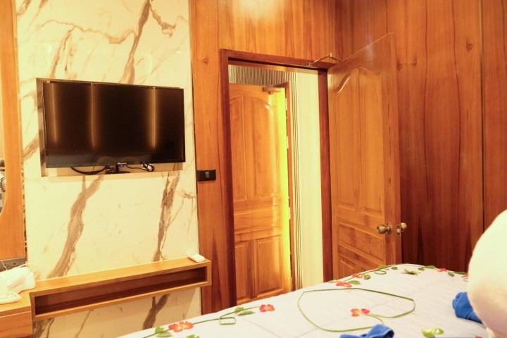 Private Jacuzzi Pool Suite Near Walking Street - Patong Beach