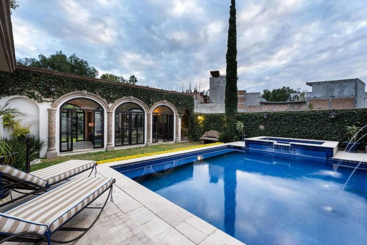 Casa Regina, Stylish 3br Home In Centro With Rooftop & Jacuzzi - San Miguel de Allende
