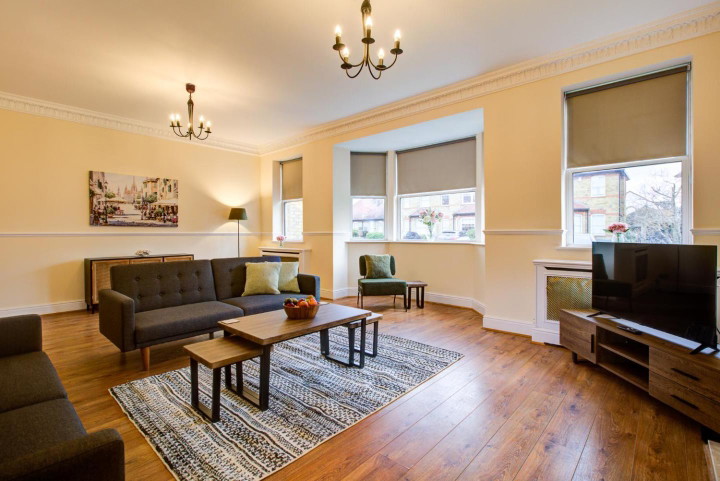 Spacious 4 Bedroom House With Free Parking - Brentwood