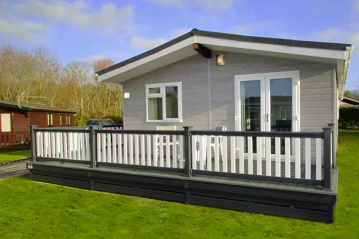 3 Bedroom Select Lodge With Park Facilities - Lymington