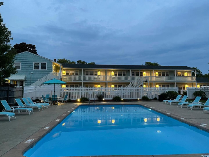 The Escape Inn - Dennis, MA