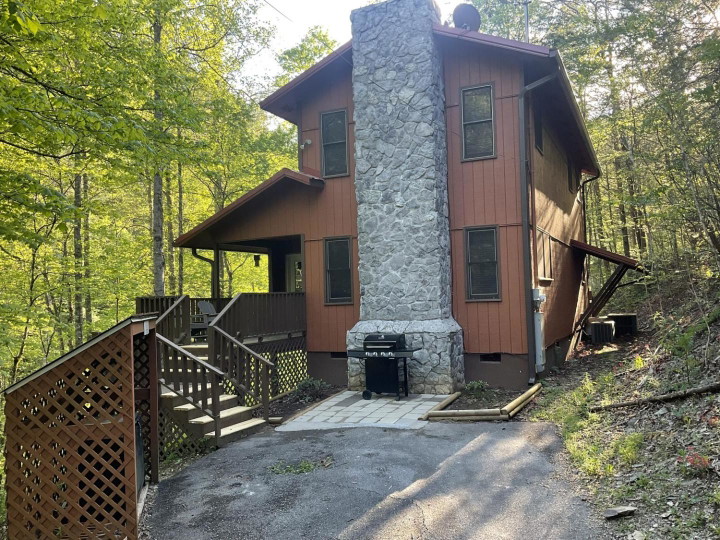 Southern Luxury Cabin With Fireplace And Grill - Tennessee