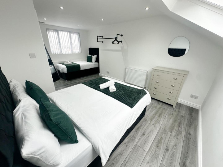 Central Location Liverpool, Modern Home, 4 Br, Sleeps 9, Free Parking - Liverpool