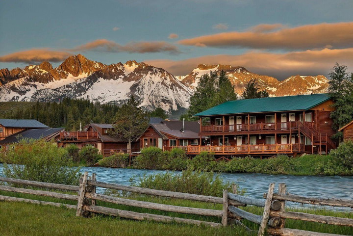Redfish Riverside Inn - Stanley, ID