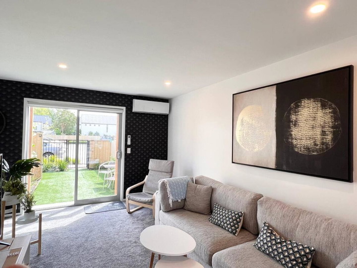 Parkside Two Bedroom Townhouse With Free Parking - 