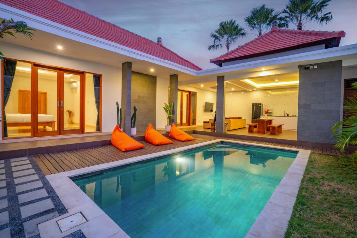 Amazing Villa In Oberoi Top Location - Kuta