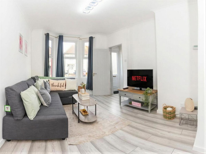 Amanah Properties - 4-bedroom Home In Wembley With Parking, Ideal For Contractors - Hounslow
