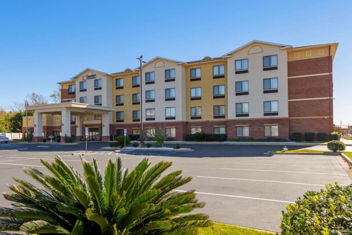Comfort Inn & Suites Montgomery Eastchase - Montgomery, AL