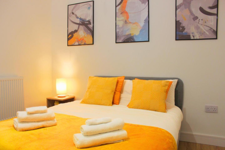 Two Bed Apartment - 20 Minutes Train Into King Cross London - Perfect For Families & Contractors Close To Royal Vet College & M25 Free Parking - St Albans