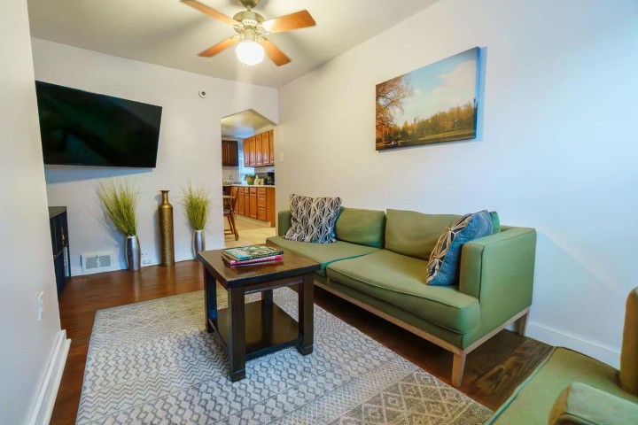 3 Br Southside Pad - Sleeps 8 - Amazing Location - Pittsburgh, PA