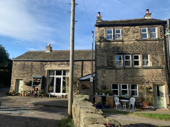 Quirky Homestay Cottage, 2 Bedrooms Can Be Booked Separately - With Guest Lounge 8 Mins From Holmfirth - Huddersfield