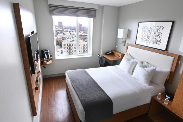 Edge Hotel Washington Heights - Yonkers, NY