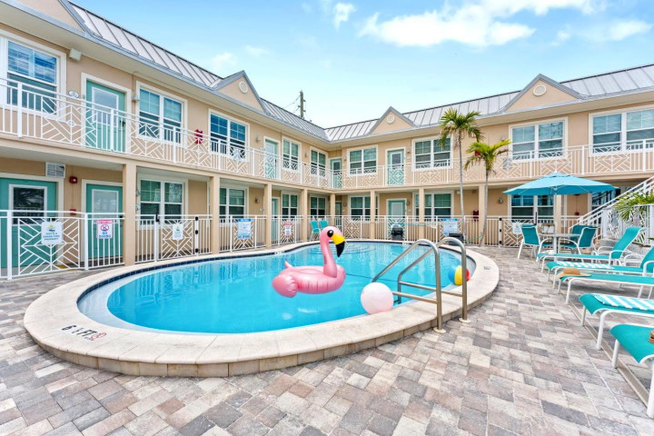 Beautiful 1br Condo W/ Heated Pool On Clearwater Beach, Perfect For Seaside Relaxation ➠.Cbs 202 - Dunedin, FL