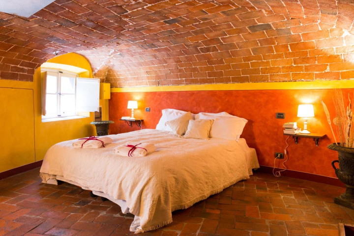 The Mezzanine Within The Walls - Lucca