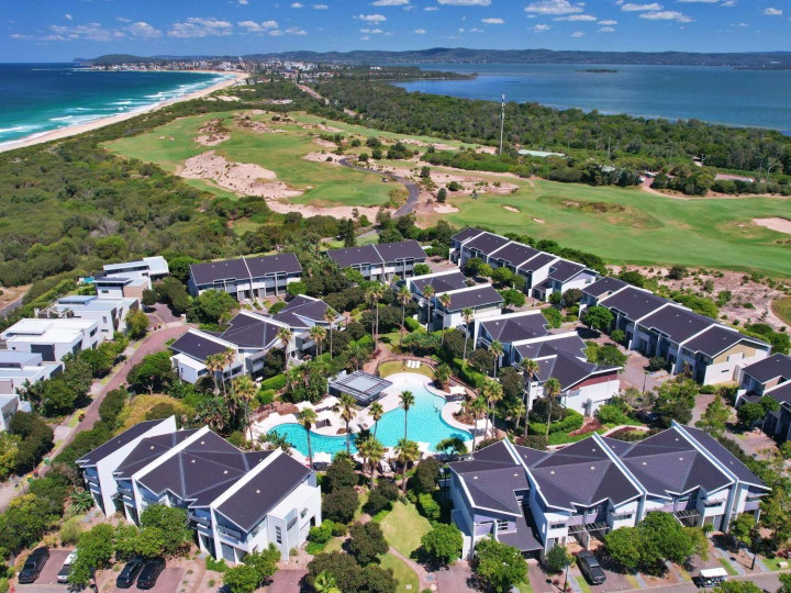 Pullman Magenta Shores Resort - Central Coast