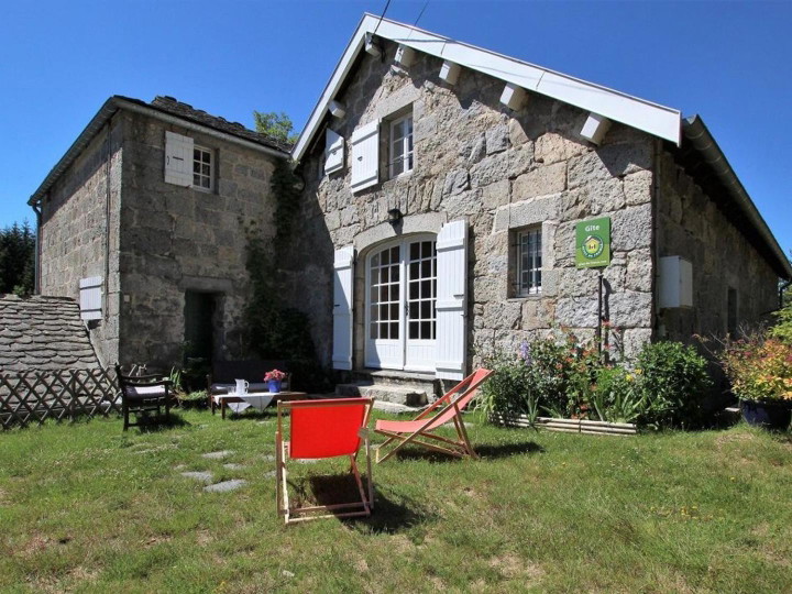 Gîte Nature Au Chambon-sur-lignon: Terrasse, Wifi, Proche Activités Et Commerces - Fr-1-582-137 - Les Estables