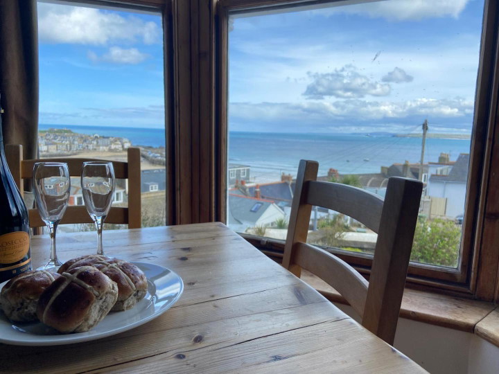 The Stones St Ives Apartment Panoramic Harbour Views And Onsite Parking - St Ives