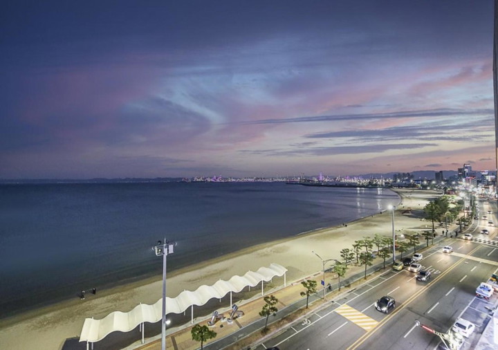 Brown Dot Yeongildae Beach In Pohang - Pohang