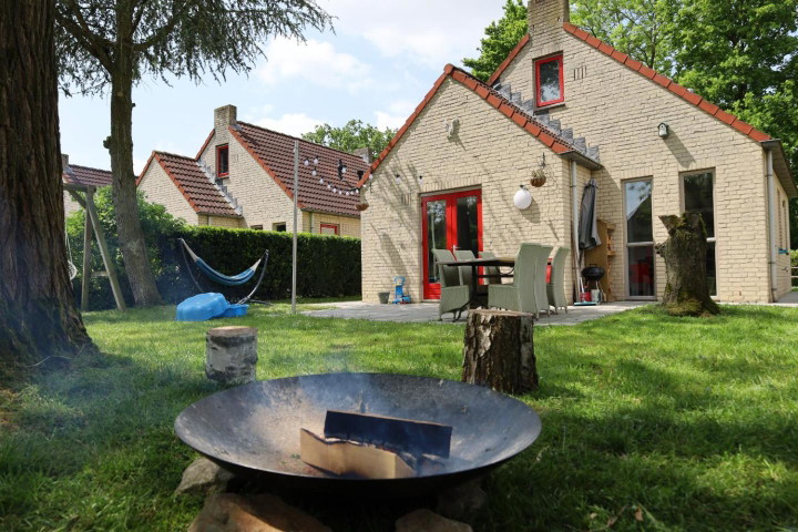 7 Person House With Swing, Firepit, Hammock, Garden, Swimming Lake, Child Friendly, In- And Outside Playground, And Great Coffee - Wageningen