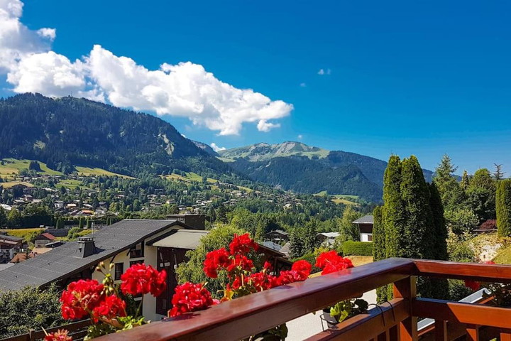 Exceptional View Of Village And Mountain - Flumet