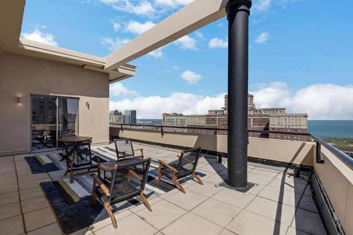 Dtown Penthouse - 4bd-4ba Parking Gym - Chicago, IL