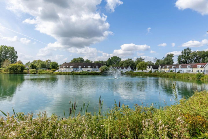 Rose Lake View, 3 Bed Luxury Cotswolds Lake House, South Cerney, Cirencester - Bibury