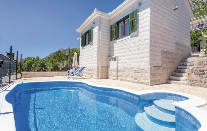 Holiday Home Zvecanje With Outdoor Swimming Pool 326 - Omiš