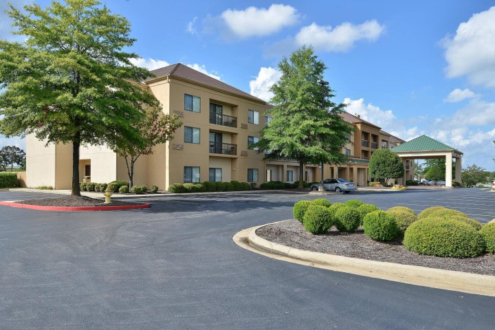 Courtyard By Marriott Bentonville - Bentonville, AR