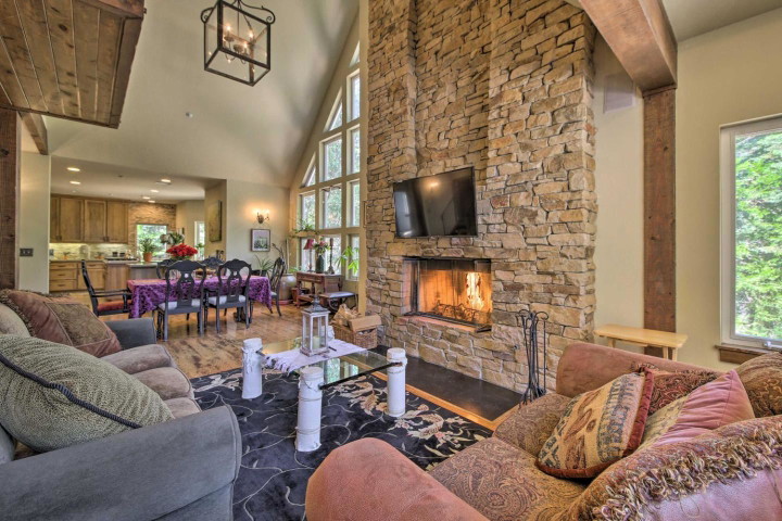 Incredible Lake Arrowhead Home W/ Views & Decks! - Lake Arrowhead, CA