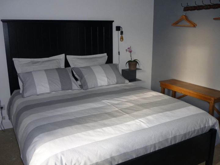 Atelier 1 - Shared Pool For 2-6 In Semur En Auxois, Burgundy - Semur-en-Auxois