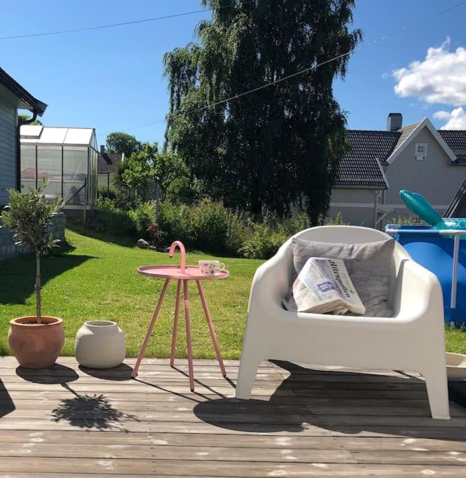 Koselig Hus Med Stor Og Solrik Hage - Norway
