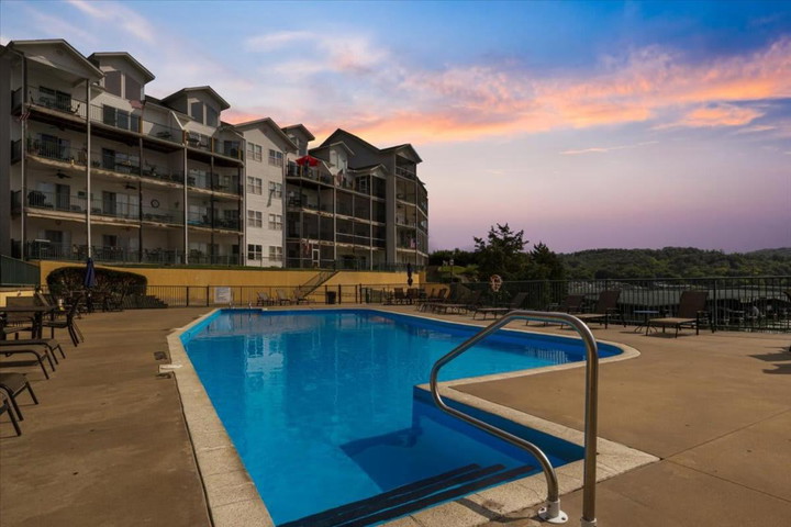 Lake Front Luxury 3 Bed 2 Bath - Seasonalpool - Boat Dock - United States