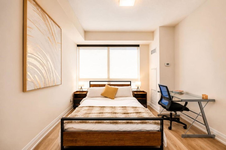 Cozy 2br 2ba Condo Steps To Subway Pool And Gym - Ontario