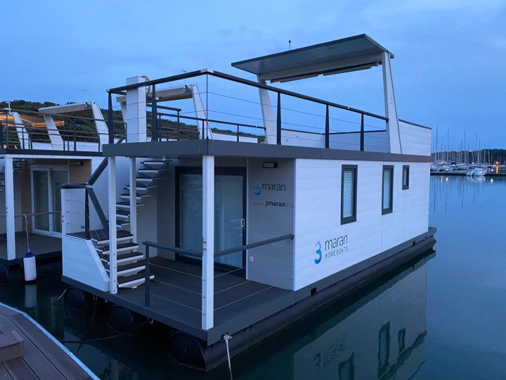 Floating House Arena 3 - Pula