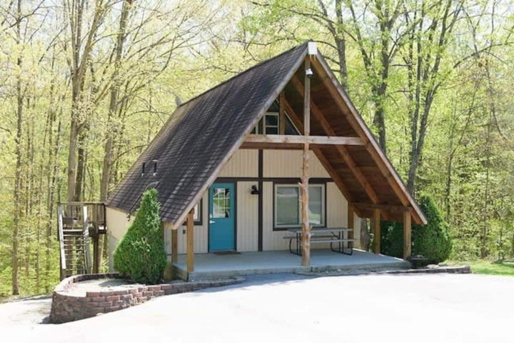 Stunning 4br Cabin Retreat With Expansive Deck - Indiana