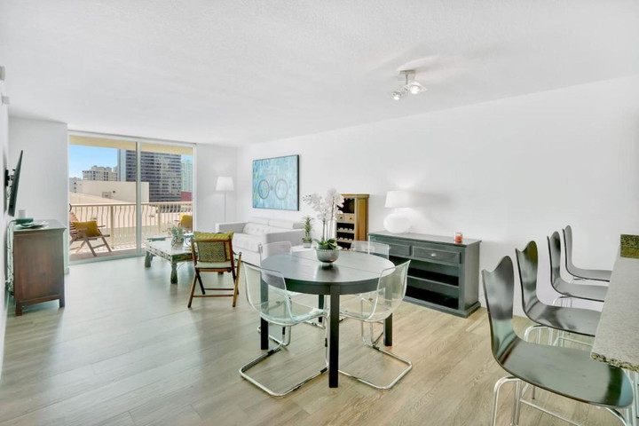 Brickell Bay Condo With Views Plus Parking Sleeps 6 - Miami Beach, FL
