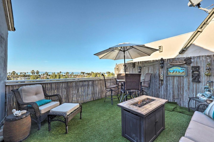 Walk To Ventura Beach: Comfy Home W/ Ocean Views - Oxnard, CA