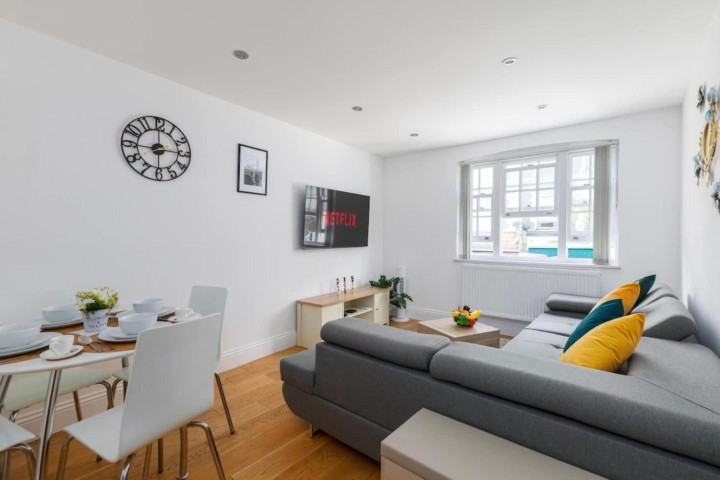 Stylish London Shoreditch Apartment With Balcony Sleeps 4 Family Friendly - Hertfordshire