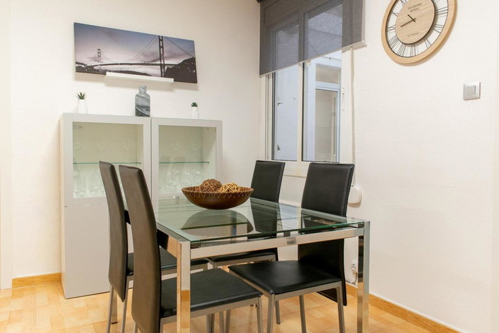 Ahllenrock Barcelona- Escape Parking Gratis-ac-metro- Aeropuerto-4-6 Personas - El Prat de Llobregat