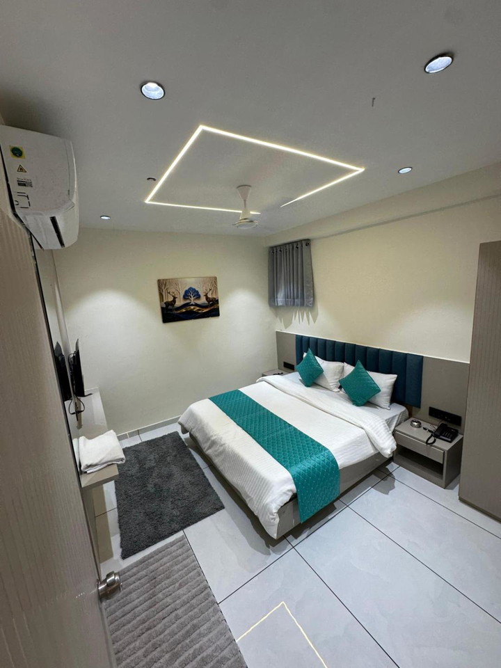 Hotel Prithvi Hill - Ahmedabad