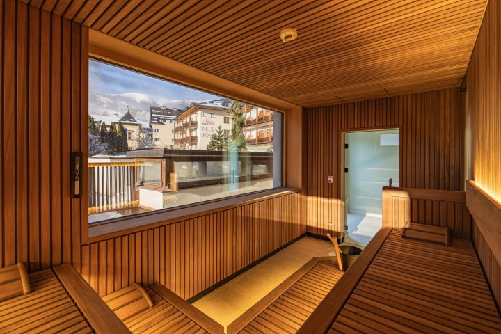 Upside Down Town Hotel Neue Post - Leogang