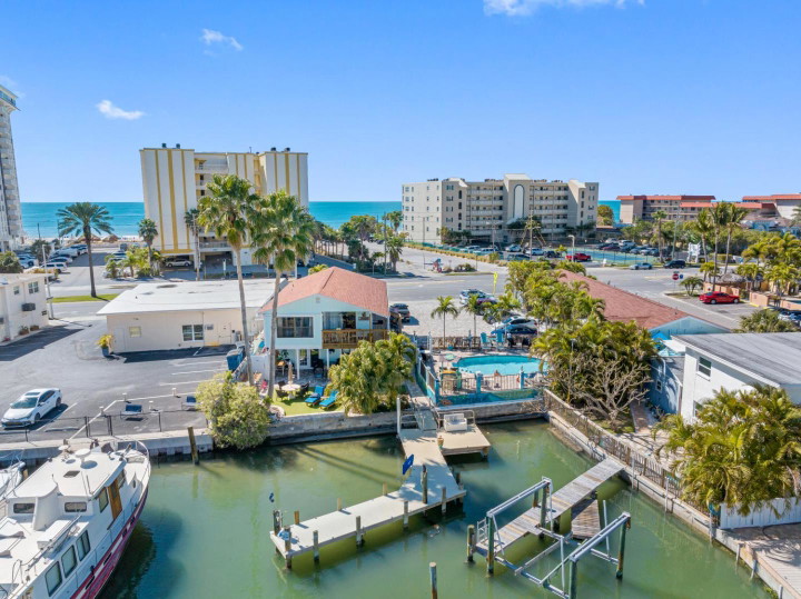 Sand Vista Vacation Hotel - Saint Pete Beach, FL